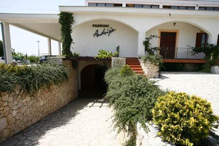 Hercegovački vinari: Podrumi Andrija obitelji Ćorić | fama newsfama news